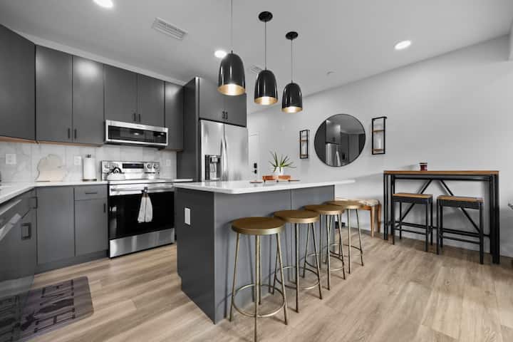 Slabtown 203 Downtown Location With Two Balconies! - Traverse City