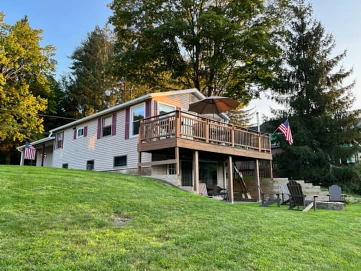 Lakeshore Lodge - Kayaks, Deck, Updated Decor, Nea - Oneonta, NY