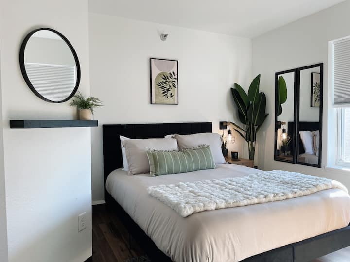 No. 302 Monthly Downtown Artists Loft - Duluth, MN