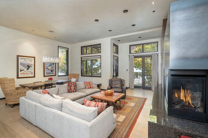 Bear Creek West- Luxe Downtown Loft, Hot Tub - Ouray, CO