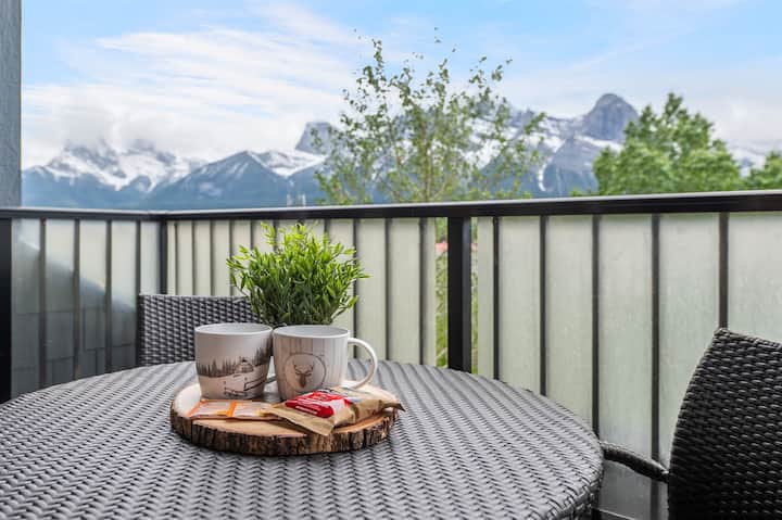 Heavenly Mountain Condo - Hot Tubs & Steam Room - Canmore
