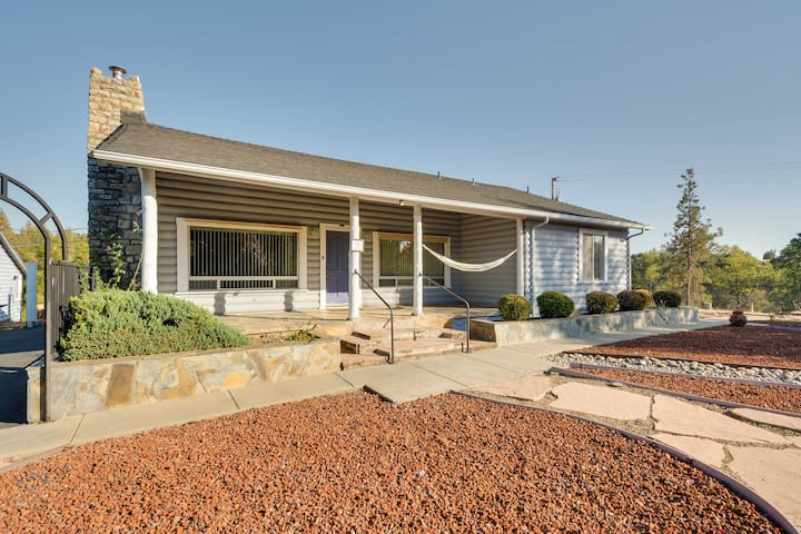 Waterfront Mariposa Vacation Rental W/ Hot Tub - Mariposa, CA