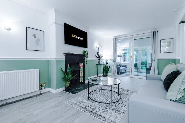 Comfy 4-bed Home, Ideal For Workers, Free Parking! - Cheshire