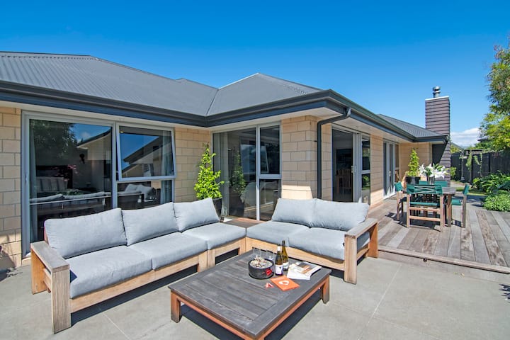 Banksia Retreat - Blenheim Holiday Home - Renwick