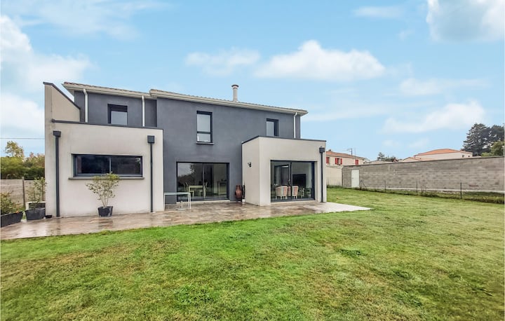 3 Bedroom Beautiful Home In Vertou - Vertou