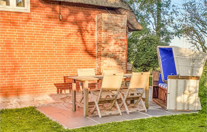 Gorgeous Home In Emmelsbüll-horsbüll - Niebüll