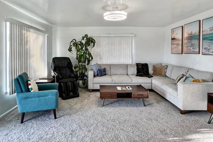 Quaint Mid-century Cottage By The Coast - Ventura, CA