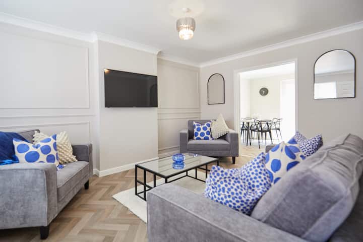 Norwich Home – Ideal For Teams & Professionals - Norwich
