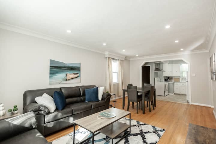 Charming 4br Barrie Retreat With Backyard - Barrie