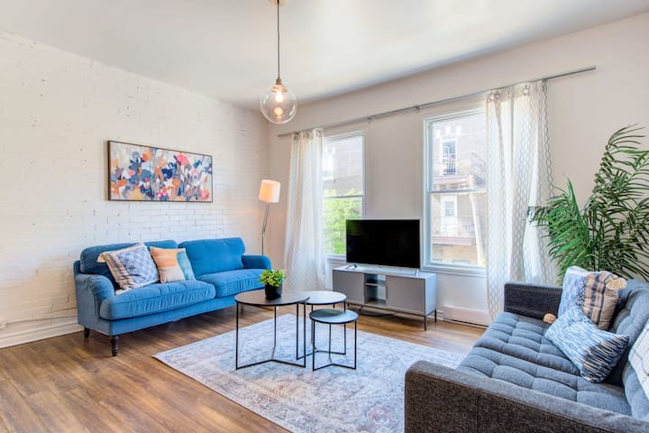 Stylish Le Plateau Stay | Walk To Shops & Metro - Montreal