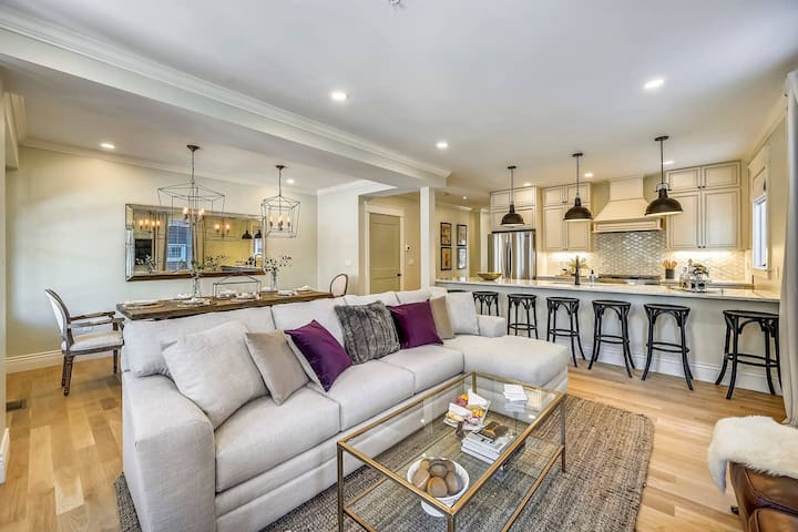Cozy Boston Condo | Near T - Brookline