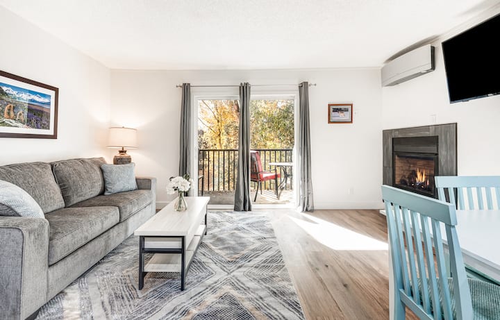 Modern Style Third Floor Condo W/ Private Balcony - Bend, OR