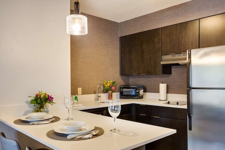 Pleasant Stay! Indoor Pool, Free Breakfast! - Morristown, NJ