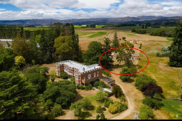 Historic Castle Coach House – Trail & Wineries - Clyde