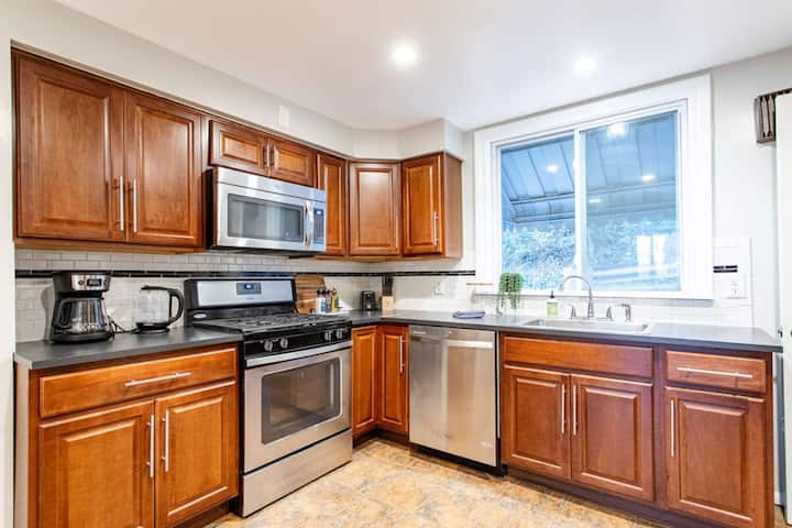 Spacious5br Pittsburgh Retreat | 9 Beds&workspaces - Pittsburgh, PA