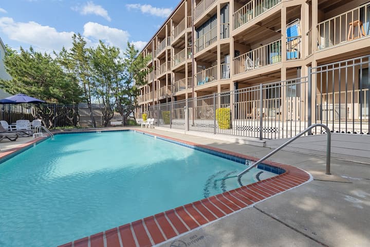 Jamaica Bay | 1br 1ba Midtown Bayside Condo W/view - Ocean City, MD