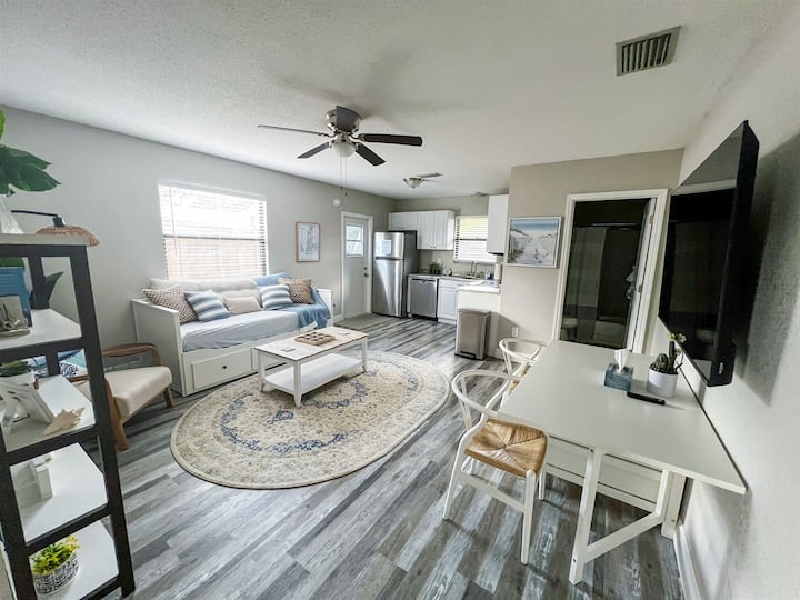 Charming Cottage In Dunedin Close To Beaches - Dunedin, FL