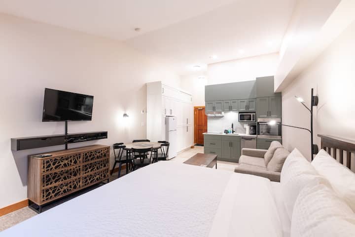 Hearthstone Lodge #406 - Sun Peaks