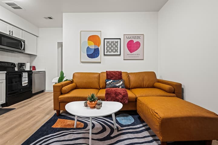 Stylish 2br | King Bed | Parking | Heart Of Dc - Washington, D.C.