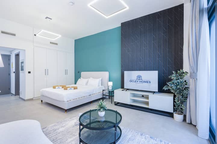 Modern Home In Sports City With Rooftop Pool - United Arab Emirates