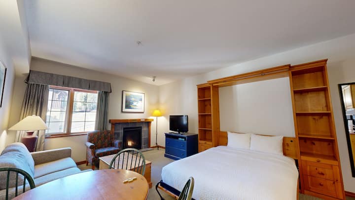 Hearthstone Lodge #422 - Sun Peaks