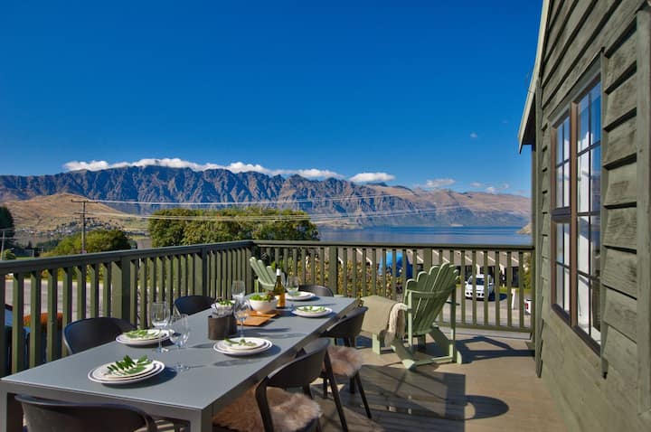 Red Peaks - Spacious Stylish House With Lake Views - Queenstown