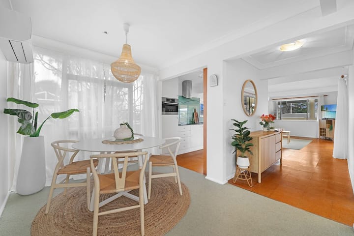 Vincentia Beach Bungalow Your Coastal Escape - Vincentia