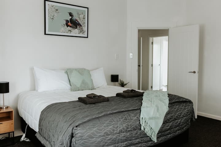 Marsden Manor Spacious Home With Large Pool - Greymouth