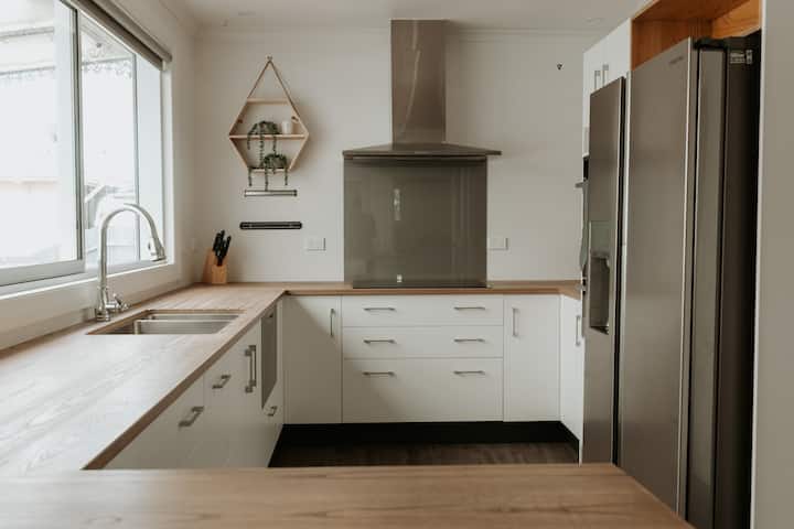 Marsden Manor - Spacious House With Large Pool - Greymouth