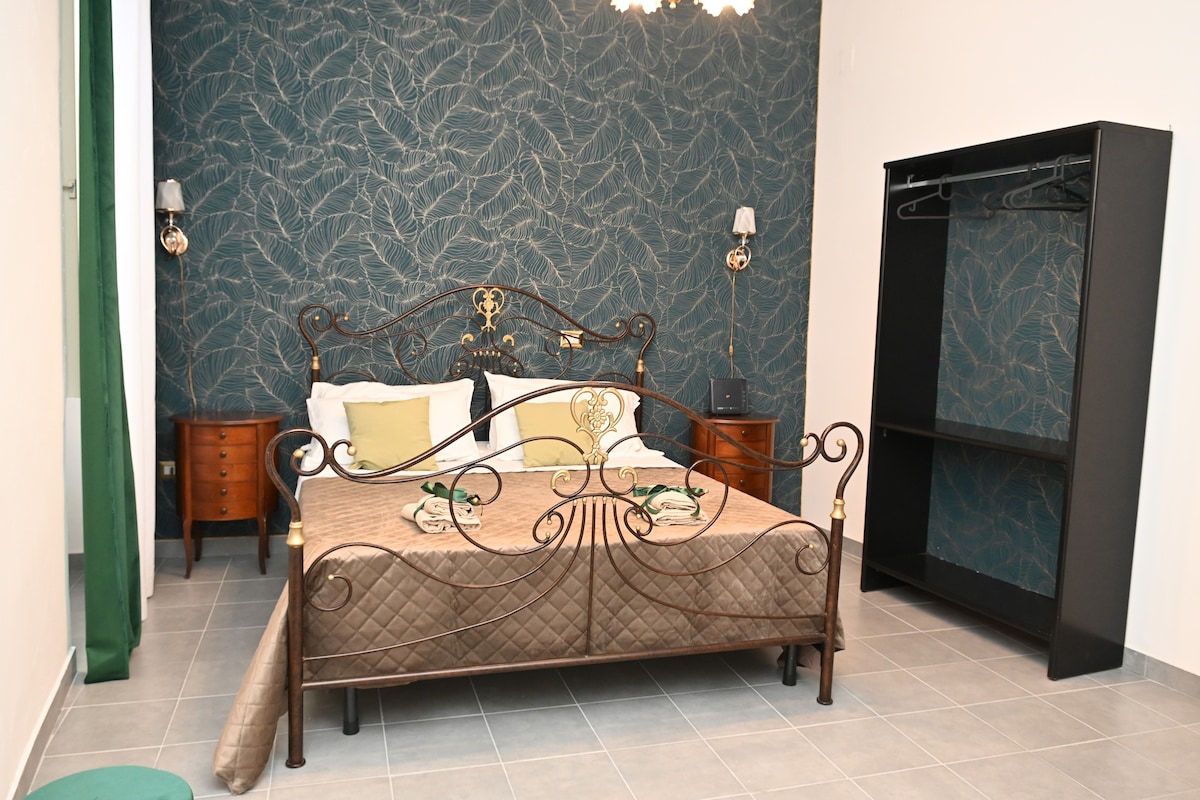 B&B Carlo V - House Hotel - Classic Green - Guesthouses for Rent in ...