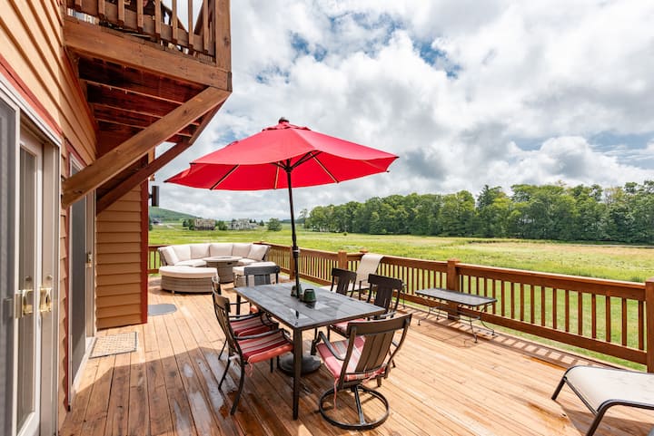 Spacious Lake Escape W/ Hot Tub, Dock & Fireplace - Deep Creek Lake, MD