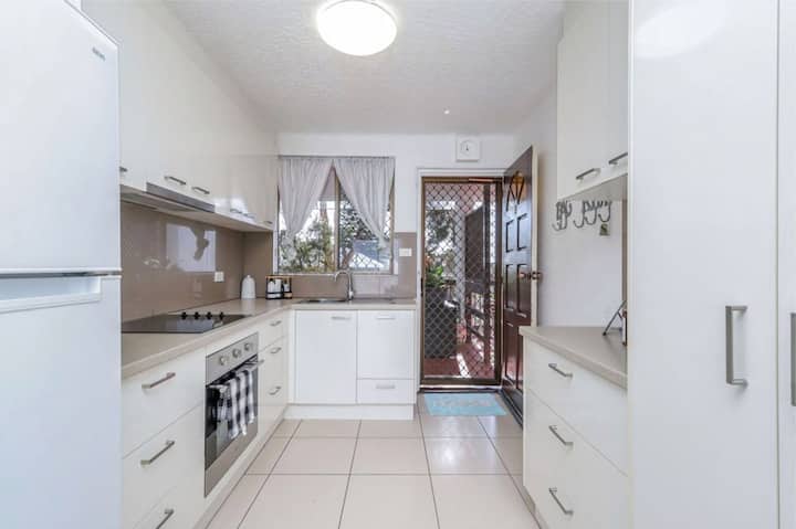 Spanish Villas Unit 6, 3 Skyes Ave, Kings Beach - Caloundra