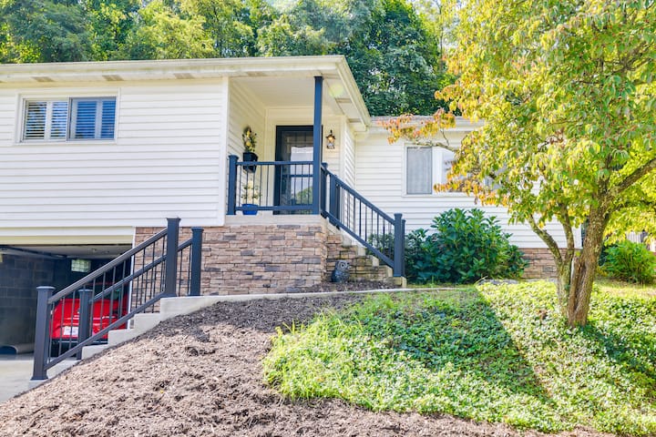 Luxurious Morgantown Retreat W/ Stunning Views! - Morgantown, WV