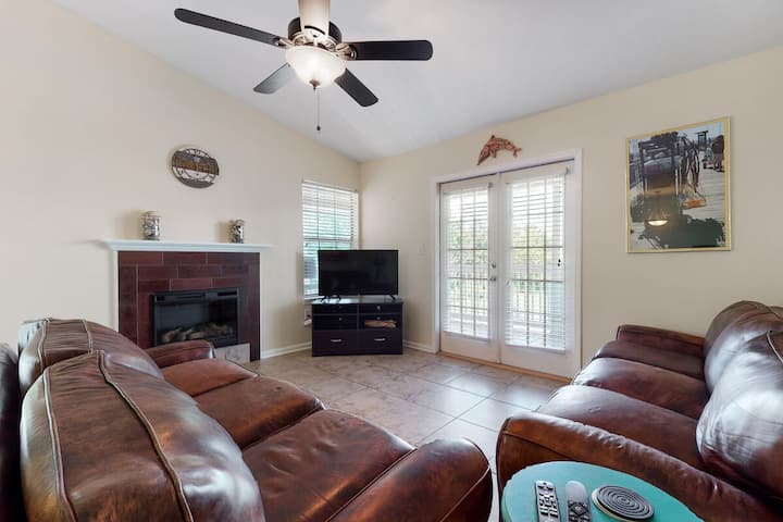 Ball Tournament Friendly Condo With Pool & Hot Tub - Foley, AL