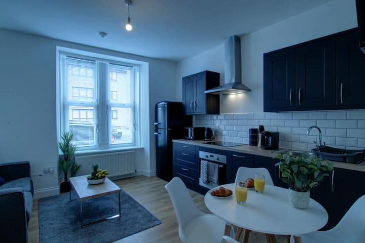 Dundee - 1 Bed - Sleeps 4 - Free Parking - Dundee