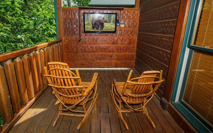 Mountain Getaway And A Theater - Game Room + More! - Gatlinburg, TN