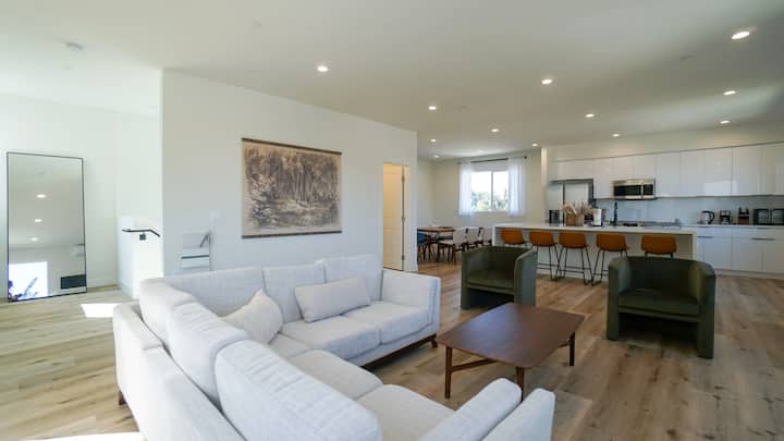 4 Bedroom Suites Boho-chic Haven + 2 Parking - Los Angeles, CA
