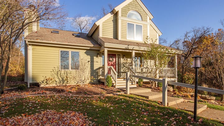 Spacious 4br*golf Course Views*hot Tub & Fire Pit - Galena, IL