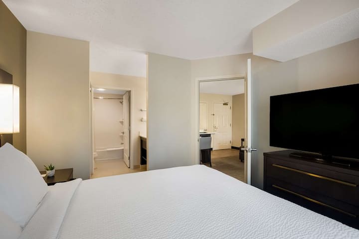 Pet-friendly Hotel! Full Kitchen & Free Breakfast! - Morristown, NJ