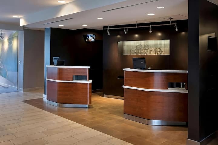 You Found It! Roomy Unit W/ Pool Near Calzone Park - Uxbridge, MA