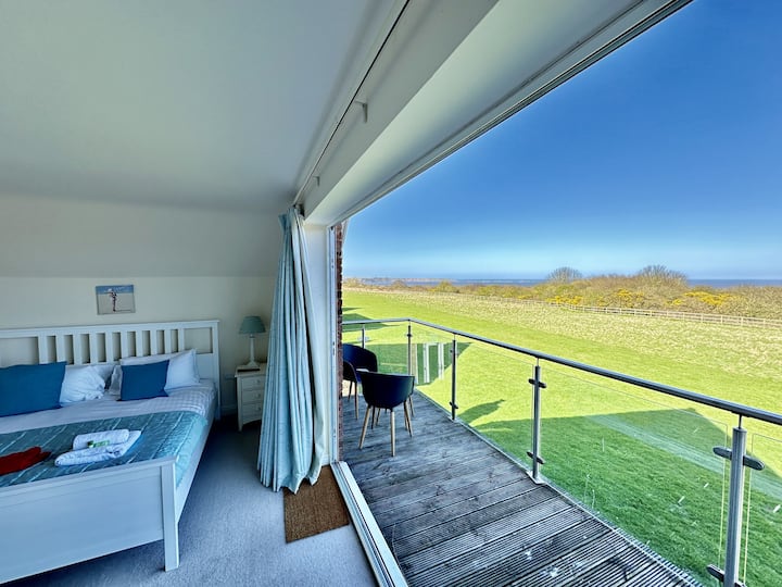 Sunrise View - Seaview - Pool And Beach Access - Filey