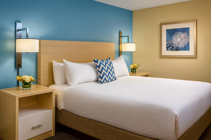 Ohio Getaway! Free Breakfast, Full Kitchen! - West Chester Township, OH