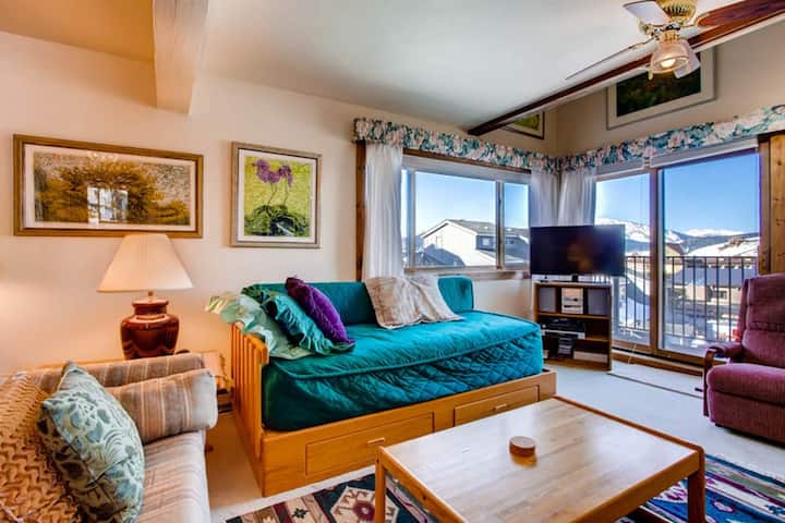 Cozy Slopeside Condo | Private Balcony & Fireplace - Crested Butte, CO