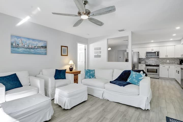 Bungalow Close To Naples Beaches - Naples, FL