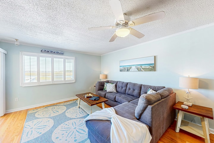 3br Water View Home With Open Layout, Ac, & Patio - North Topsail Beach, NC