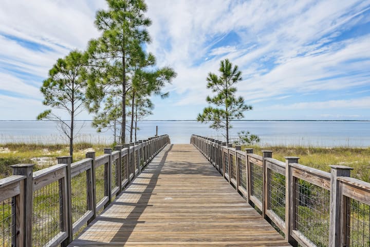 Port St Joe Escape W/ Golf Cart & Pool Access - Port St. Joe, FL