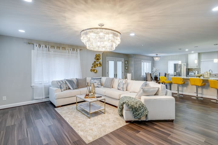 Silver Springs Home: Walk To Downtown! - Silver Spring, MD