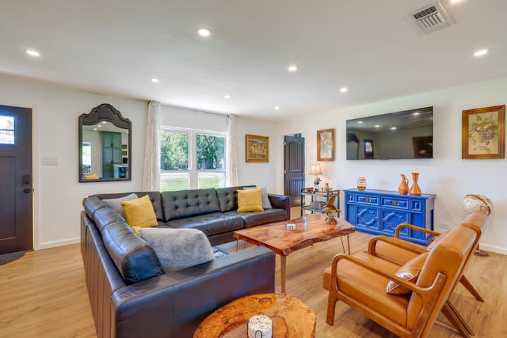 Chic Johnson City Home W/ Yard & Fire Pit! - Johnson City, TX