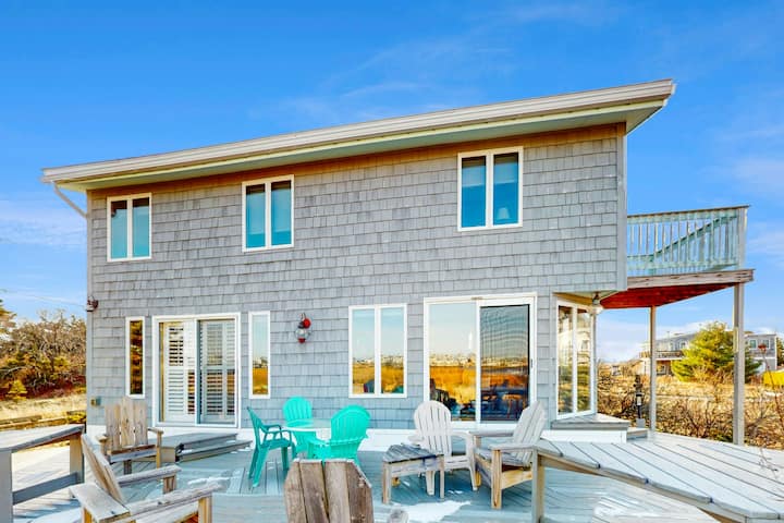 4br Two-story Riverfront Retreat With A Deck - Newburyport, MA
