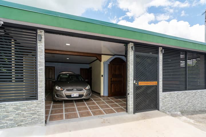 La Fortuna Downtown Home - 